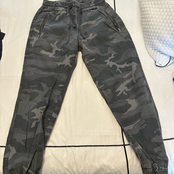 TNA | Pants & Jumpsuits | Tna Army Joggers In Gray Camo | Poshmark